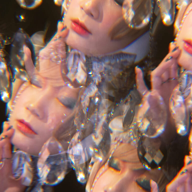 » Reol、新曲「綺羅綺羅」を本日リリース！ 美と才覚が咲き乱れるMVが今夜21時にプレミア公開！