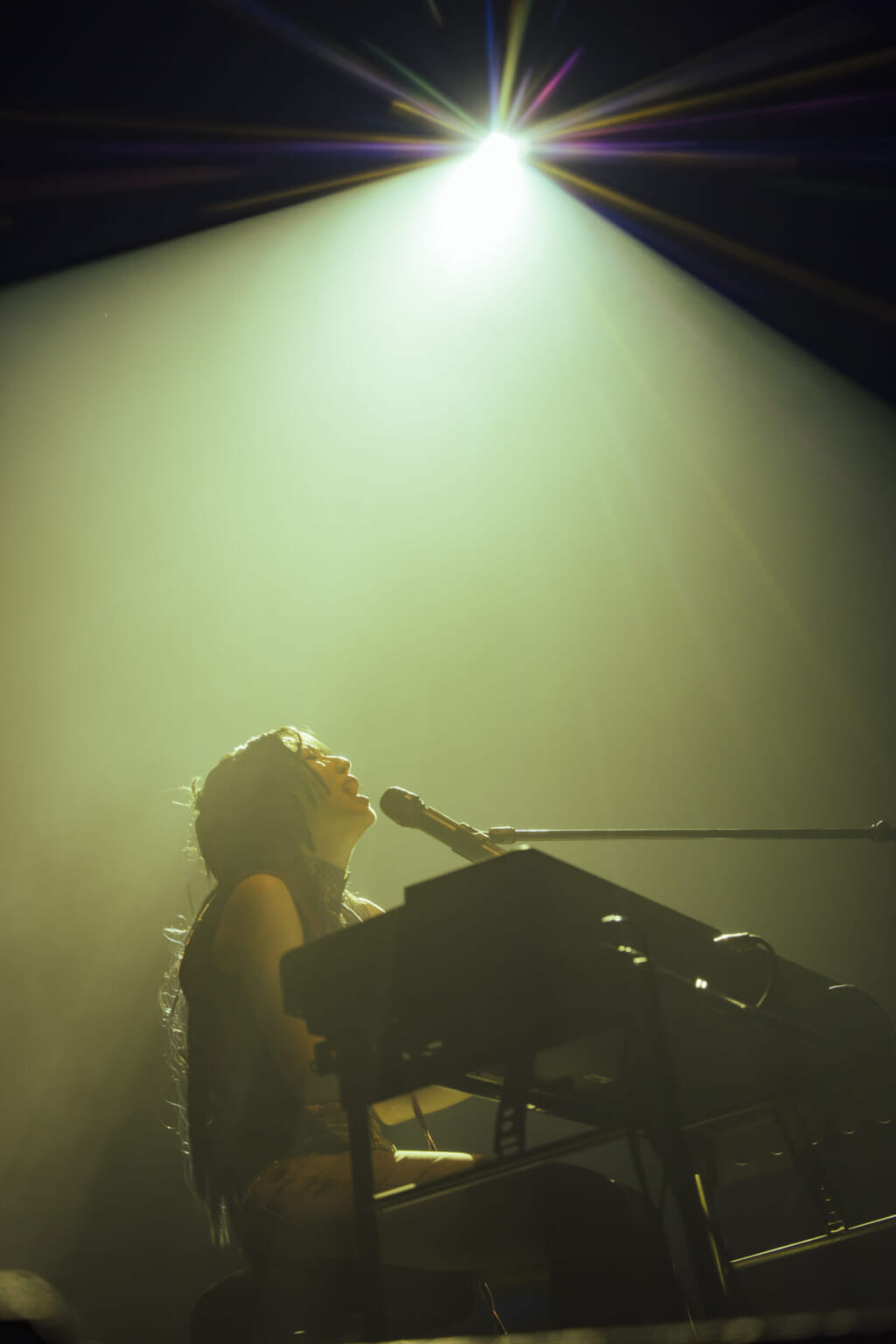 » 【オフィシャルライブレポ】eill、デビュー5周年記念ライブを開催！ 「音楽の魔法にかかったままこれからもみんなと一緒に歩いていきたい」