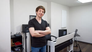 » 【ヴォイストレーナーインタビュー】桜田ヒロキ（VT Artist Development／東京）